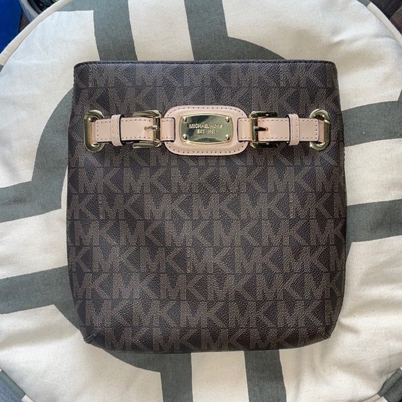 Michael Kors | Bags | Michael Kors Logo Crossbody | Poshmark